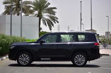 Toyota Land Cruiser LC300 được điều chỉnh giá bán và vẫn "kèm lạc ...